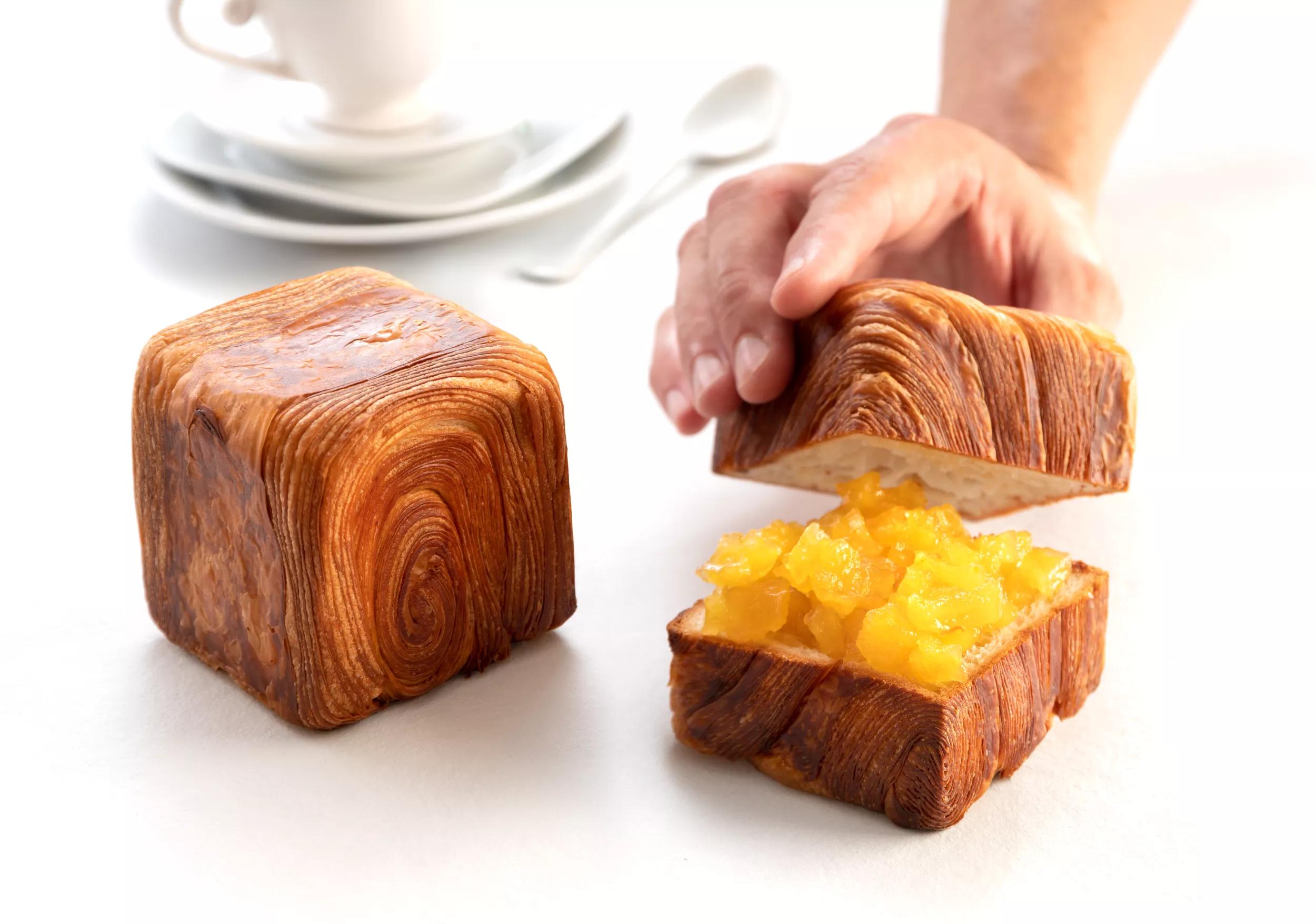 Croissant Cubo de manzana y canela | Vandemoortele Professional